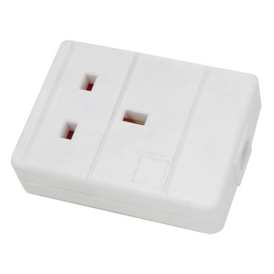 Single 1 Gang Trailing Socket Extension - White | DIY at B&Q