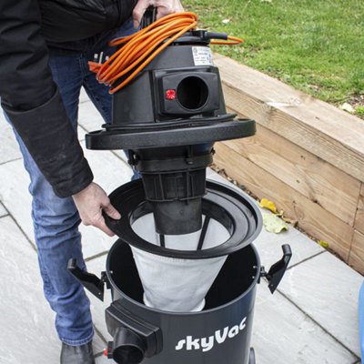 SkyVac Mighty Atom High Reach Pole System 8 Pole Package - Push Fit Poles