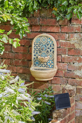 Smart Garden Solar Aragon Wall Garden Water Feature Fountain Bird Bath ...