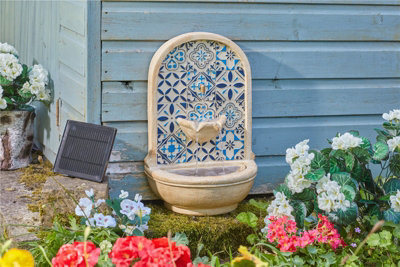 Smart Garden Solar Aragon Wall Garden Water Feature Fountain Bird Bath ...