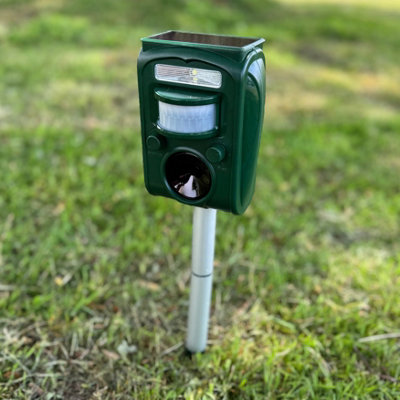 SOLAR POWERED ULTRASONIC CAT REPELLER (BATTERIES INCLUDED)