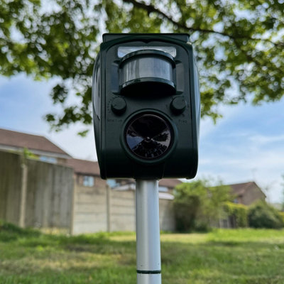 SOLAR POWERED ULTRASONIC CAT REPELLER (BATTERIES INCLUDED)