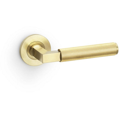 SOLID BRASS REEDED DOOR HANDLE SET - SATIN BRASS ANGLED LEVER ON ROUND ROSE
