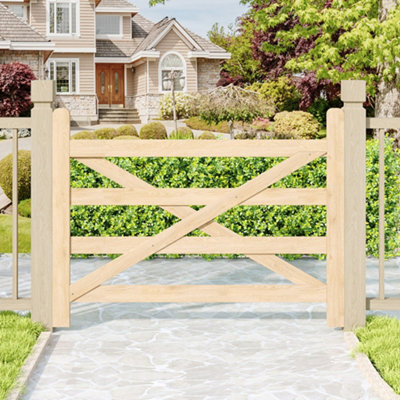 SPRUCE WOOD GARDEN GATE COROSSOVER SLAT DESIGN WITH 8 INCH DOOR LATCH ...