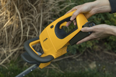 Stiga HT100E Battery Hedge Trimmer Kit 50cm c/w 2.0Ah Battery & Charger