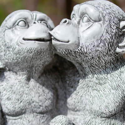 Stone Effect Kissing Monkeys Garden Statue Smooching Chimp Pond Ornament