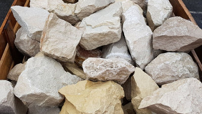 Stone Warehouse Cream Buff Cotswold Rockery 250mm Crate 1000kg Borders ...