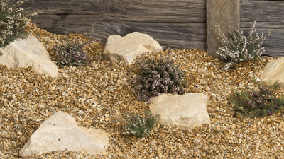 Stone Warehouse Cream Buff Cotswold Rockery 250mm Crate 1000kg Borders ...
