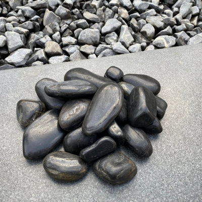 Stones4Gardens 50-80mm Black High Polished Pebbles Decorative ...