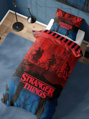 Stranger Things The Upside Down Single Duvet Cover and Pillowcase Set