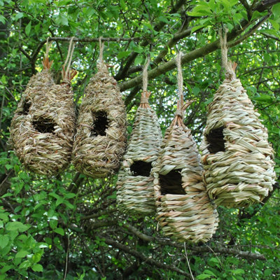 Straw and Raffia Bird Roosting Pouches (Set of 6) | DIY at B&Q