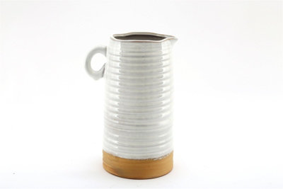 Stylish everyday 100% porcelain ribbed jug