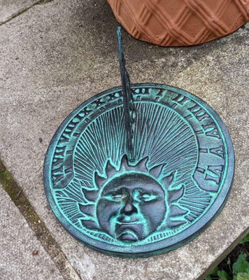 Sundial Ornament in Verdigris Cast Iron Sun Face | DIY at B&Q