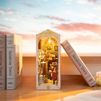 SUNSHINE TOWN BOOK NOOK CONSTRUCTION KIT