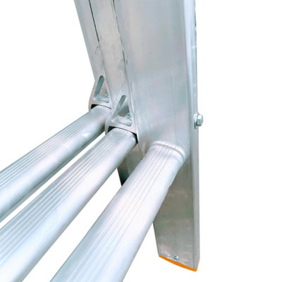SUPER-TRADE PLUS TRIPLE EXTENSION LADDER 2.5M - 5.5M