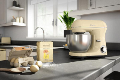 Swan 800 W Retro Cream Stand Mixer,