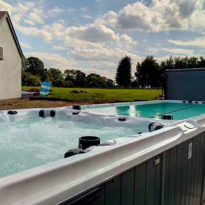 SWIM SPA VITALITY - SUITABLE FOR UP TO 8 PEOPLE