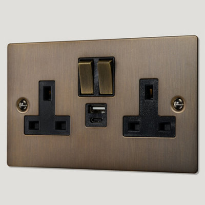 SYLVIE Double USB / USB-C Plug Socket - Antique Brass (Black Insert) at B&Q