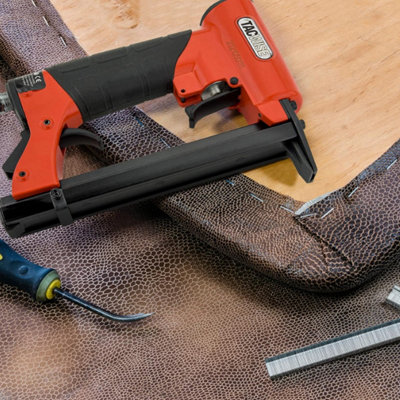 Tacwise A7116V Pneumatic 71 Series Air Upholstery Stapler with Staples ...