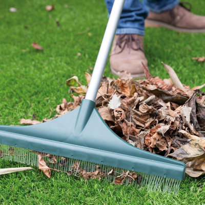 Telescopic Artificial Grass Astro Lawn Rake - Soft Nylon Bristles ...