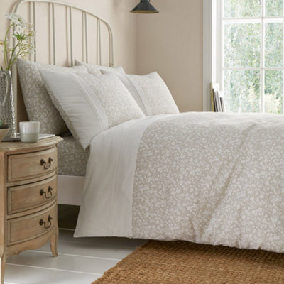 Tess Easy Care Ditsy Floral Leaf Print Natural Fitted Sheet