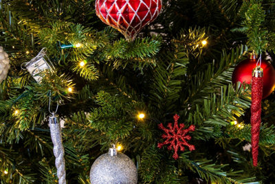 The 4ft Pre-lit Woodland Pine Tree with hinged branches