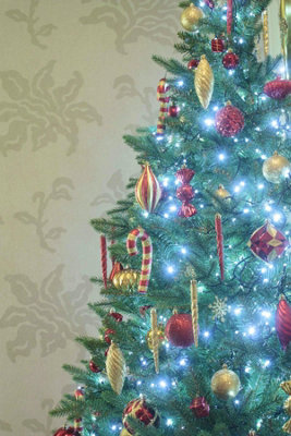 The 5ft Woodland Pine Half Tree with hinged branches