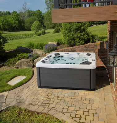 The Legend 6 hot tub by Master Spas