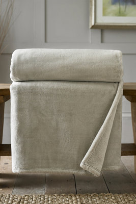 The Lyndon Company Hardwick Heavyweight Supersoft Fleece Throw