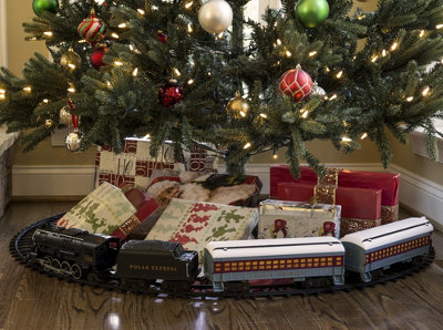 The Polar Express 38 Piece Remote Controlled Train Set Locomotive ...