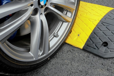 The Ramp People 6.5m Heavy Duty Rubber Speed Bump Kit 10mph 60mm High ...