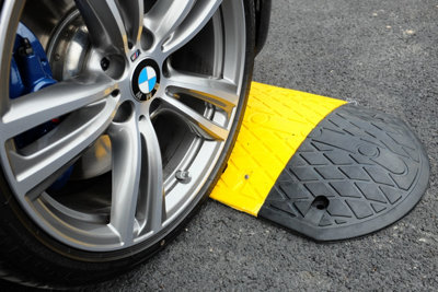 The Ramp People 6.5m Heavy Duty Rubber Speed Bump Kit 10mph 60mm High ...
