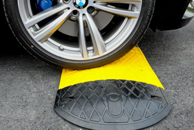 The Ramp People 6.5m Heavy Duty Rubber Speed Bump Kit 10mph 60mm High ...