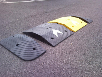 The Ramp People Speed Bump Kit 5mph 75mm High 3m Kit Black & Yellow ...
