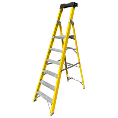 Titan 6 Tread Heavy-Duty Fibreglass Platform Step Ladder (2.22m) | DIY ...