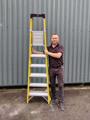 Titan 6 Tread Heavy-Duty Fibreglass Platform Step Ladder (2.22m)
