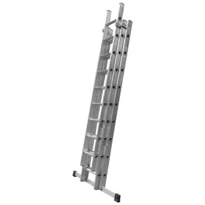 Titan EN131 Professional 2.5m Heavy-duty Triple Extension Ladder (5.5 ...