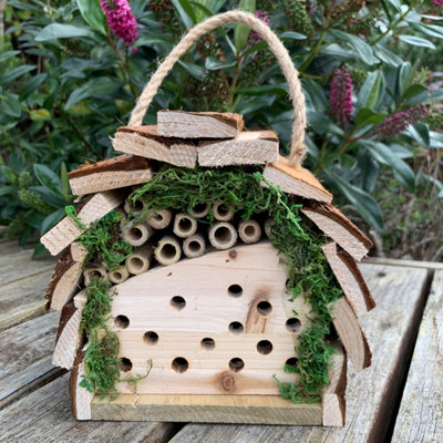 Tom Chambers Garden Wooden Bug House Wild Insect Hanging Habitat with ...