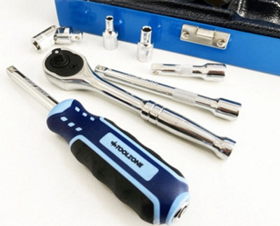 Toolzone 24 piece 1/4 inch CRV polished socket set | DIY at B&Q