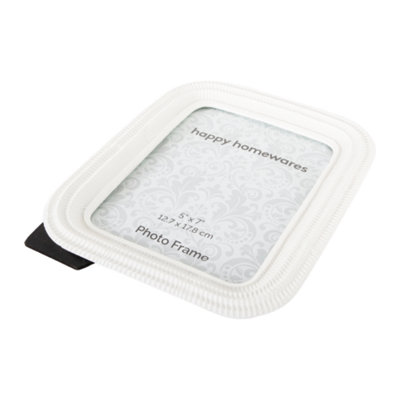 Traditional and Sleek White Resin 5x7 Picture Frame with Curved Corners