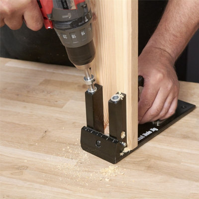 Recessed screw jig store