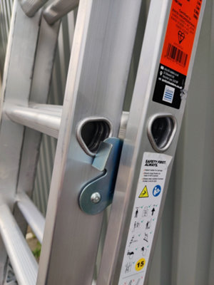 Triple Extension Ladder 3 x 7 Rung 4.0m Max Open Height 2.0m Closed