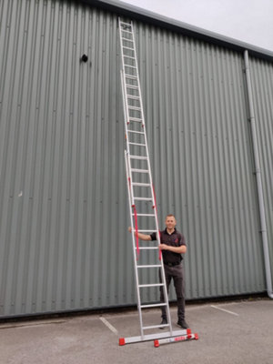 Triple Section Combination Ladder 3 x 11 Rungs 3m Closed 6.77m Extended