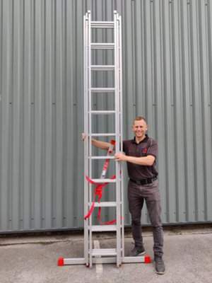 Triple Section Combination Ladder 3 x 11 Rungs 3m Closed 6.77m Extended