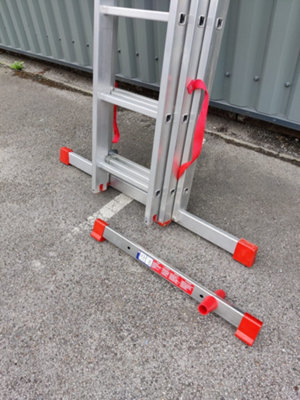 Triple Section Combination Ladder 3 x 11 Rungs 3m Closed 6.77m Extended