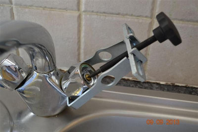 Two-Way Tap Handle Puller - Tool for Removing Stuck Tap Handles