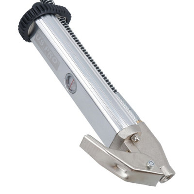 Tyre inflator / regulator with accurate gauge