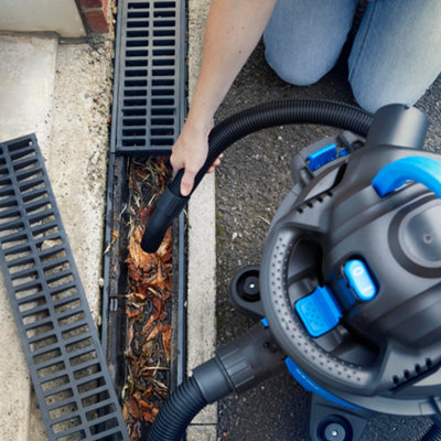 Vacmaster 1500W Garden and Artificial Grass Vacuum Cleaner with ...