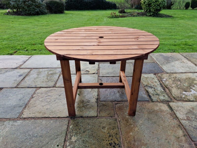 Valley Round Garden Dining Table - Timber - L113 x W113 x H75 cm ...