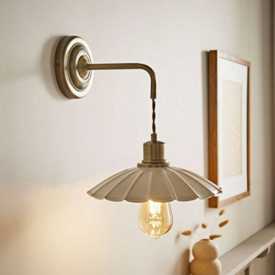 ValueLights Holborn Cream Scallop Adjustable Wall Light